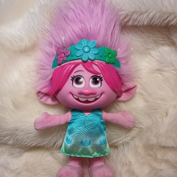 Dreamworks | Toys | Trolls Poppy Sings And Lights Up From Trolls World ...
